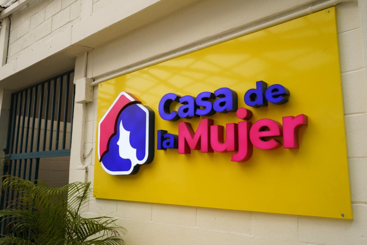 Alcalde Sebastián Siero inaugura Casa de la Mujer en Santa Catarina ...