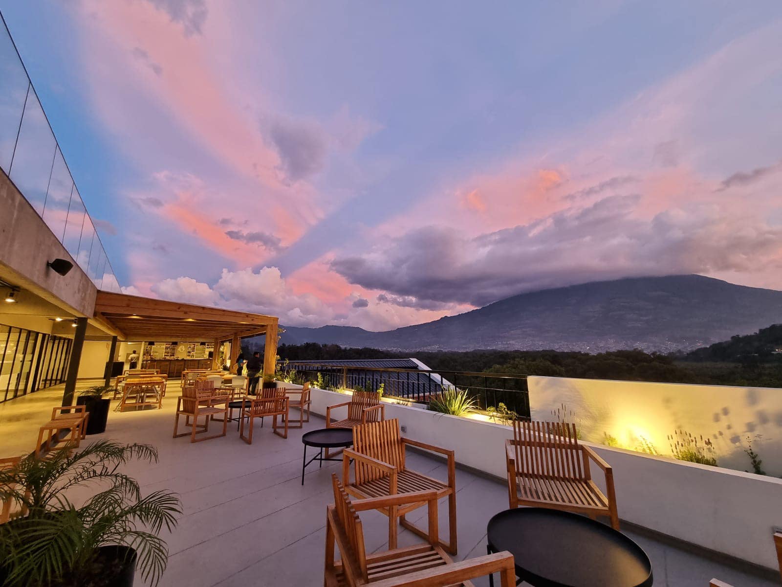 El Cubo Center cumple 2 años de operar como centro de negocios en ...