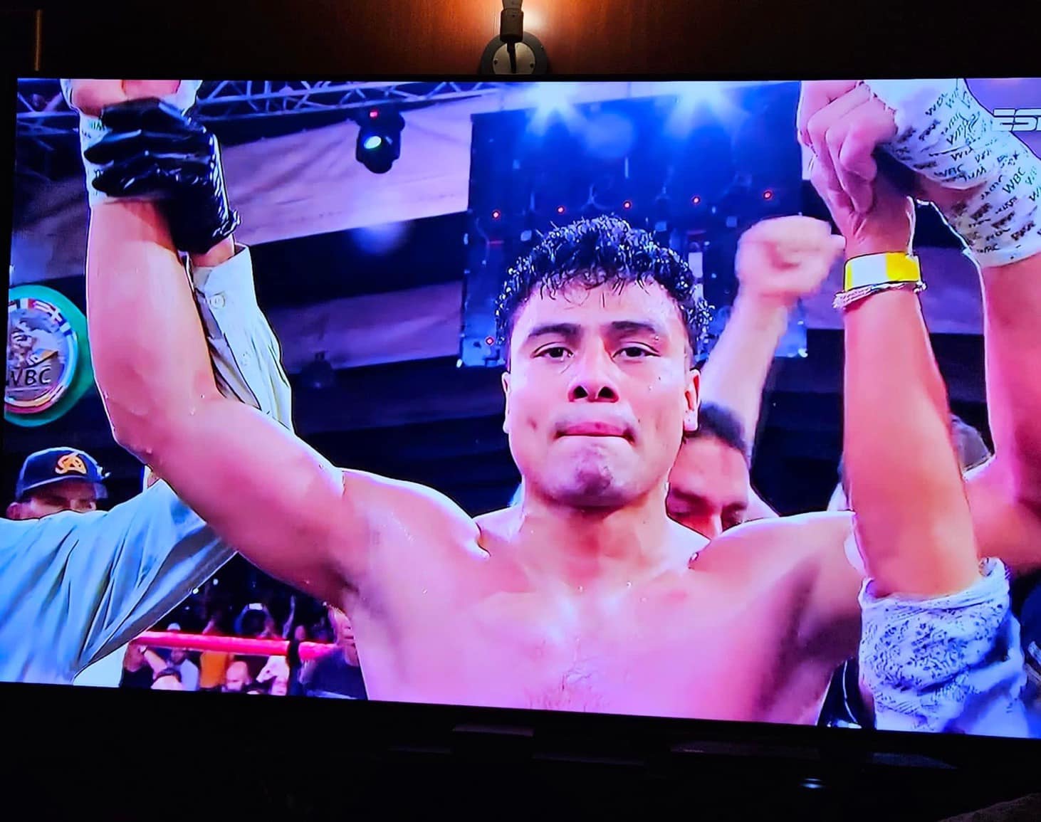 Léster Martínez noquea a Rubén Angulo – El Metropolitano