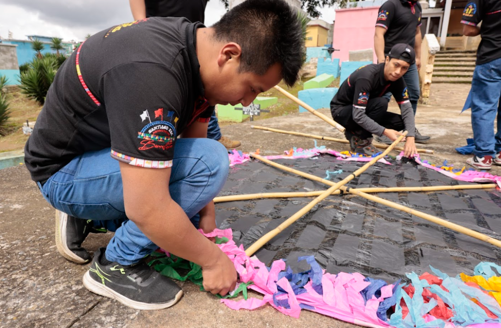 Mensajes al más allá: los barriletes gigantes que conectan a los vivos ...